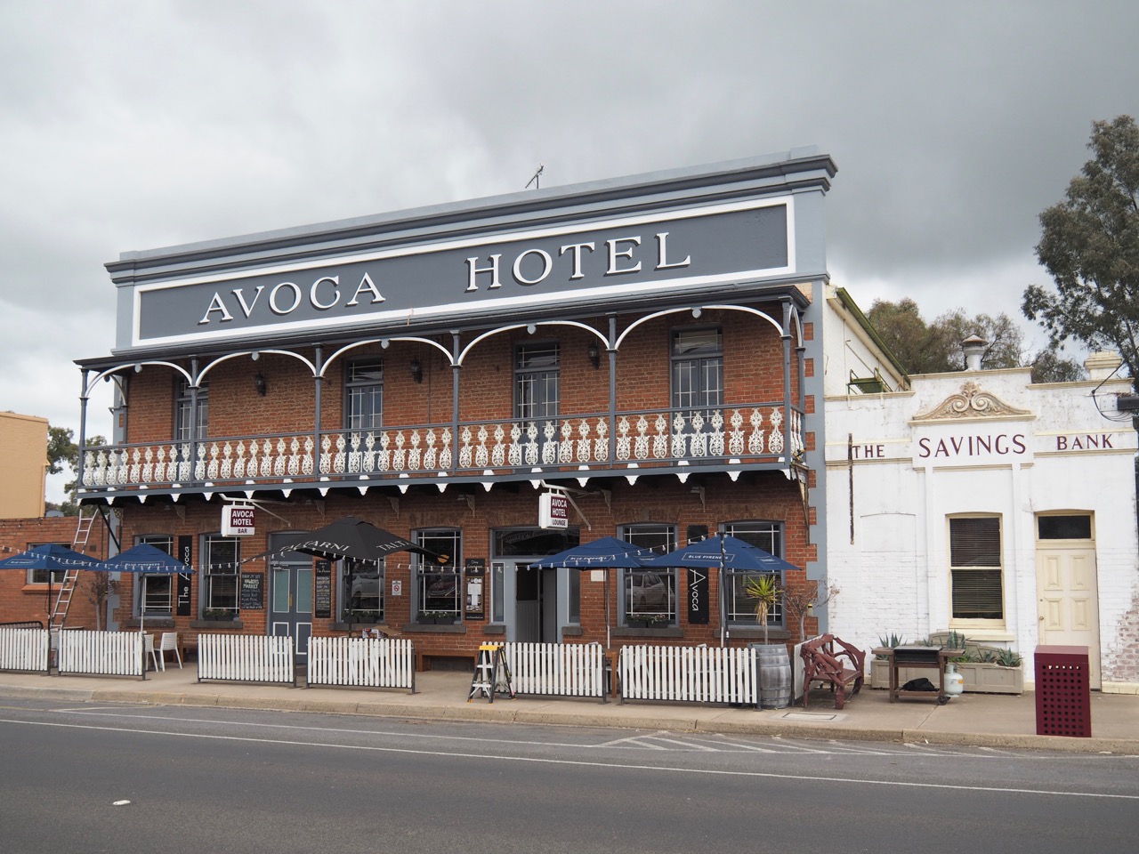 The Avoca Hotel. - Free Two Roam