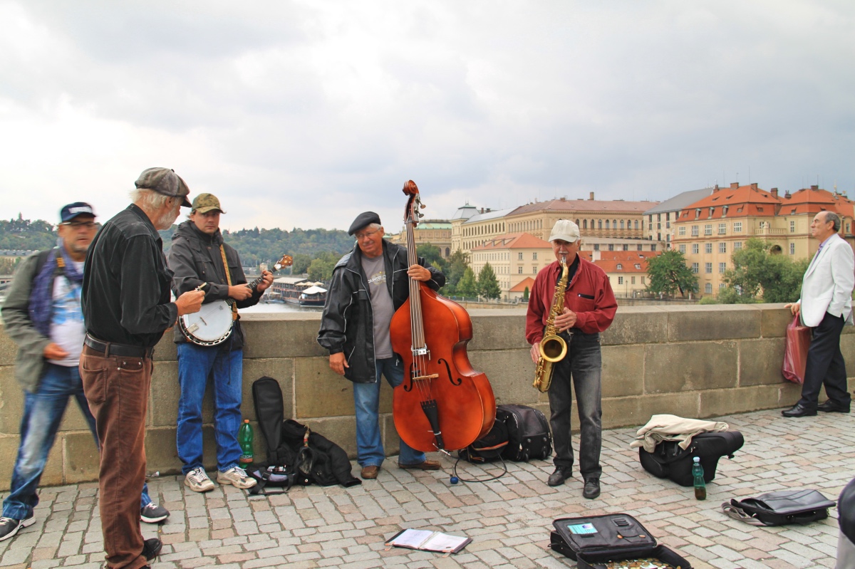 busker - Free Two Roam