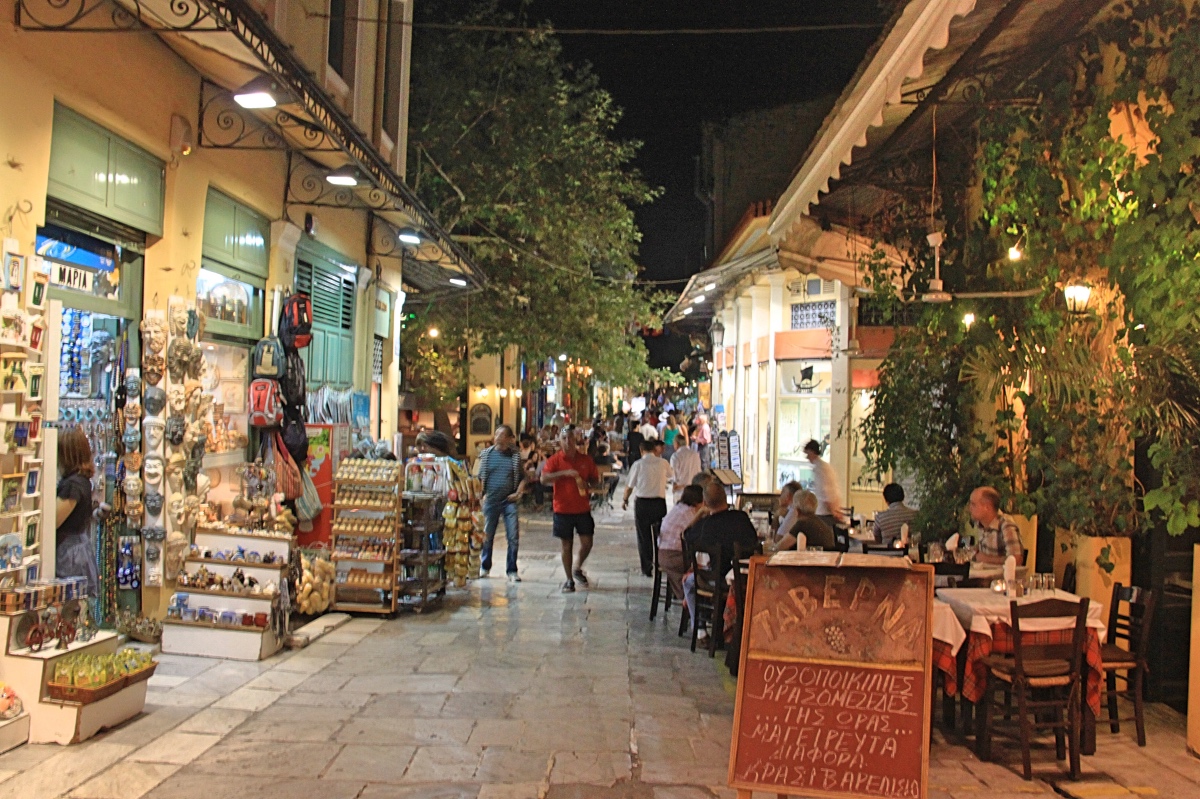 plaka night - Free Two Roam