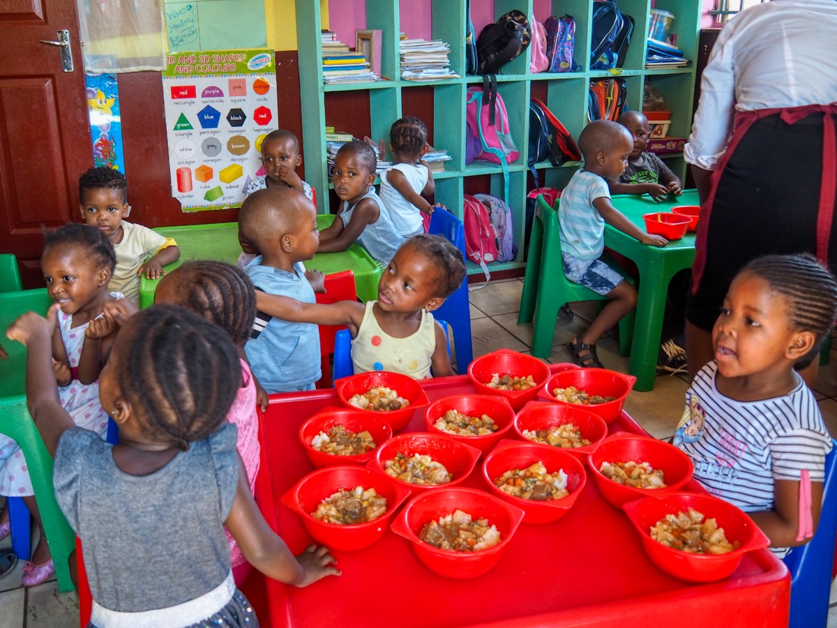 kids_creche_lunch - Free Two Roam